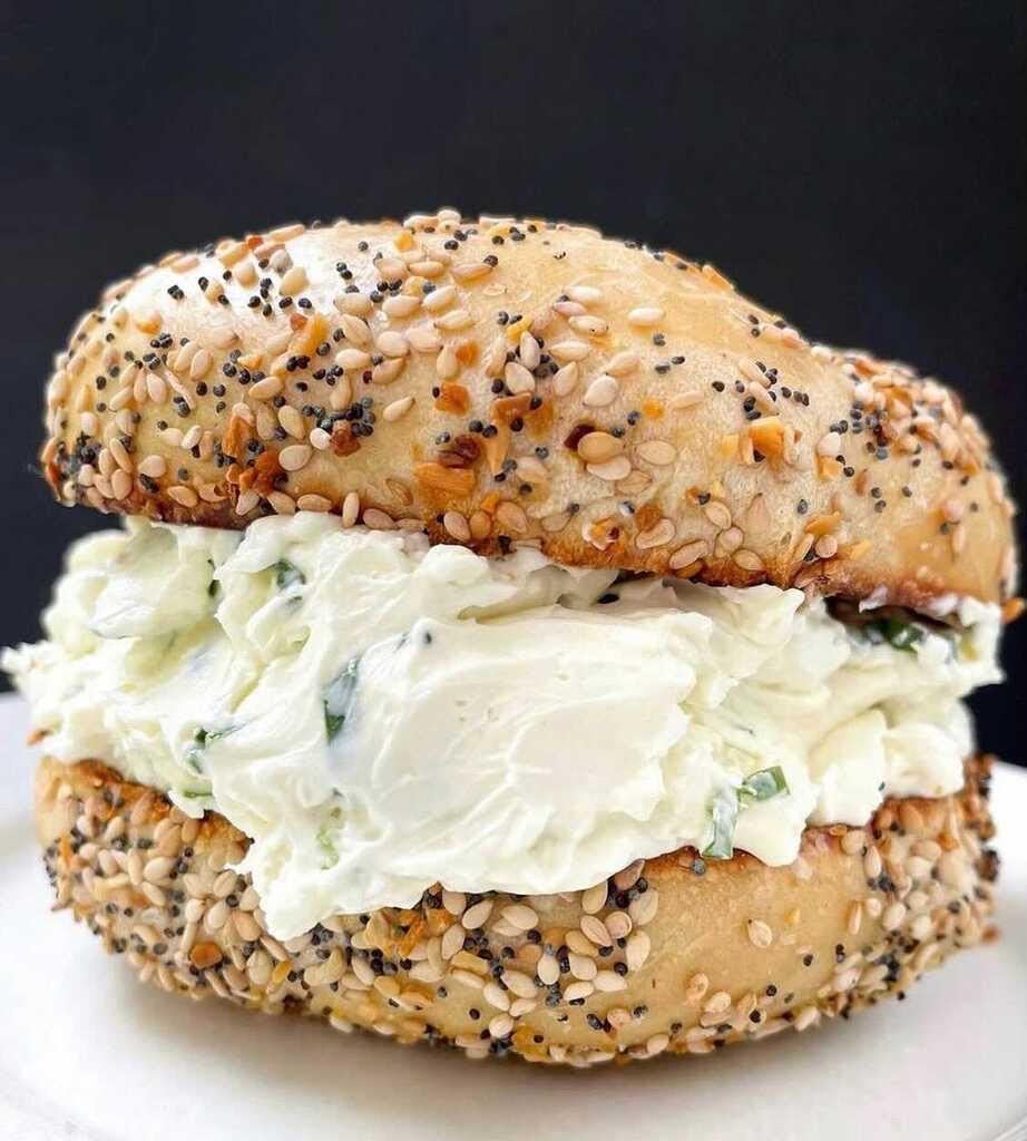 Everything Bagel With Cream Cheese
